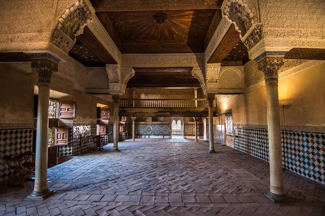 Alhambra With Nazaries Palaces Private Tour From Seville - Customer Reviews