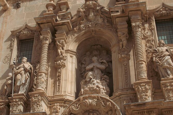 Alicante Semi-Private Tour: City, Castle, Market & Tapas Walk - Plaza Portal de Elche: History Under the Trees