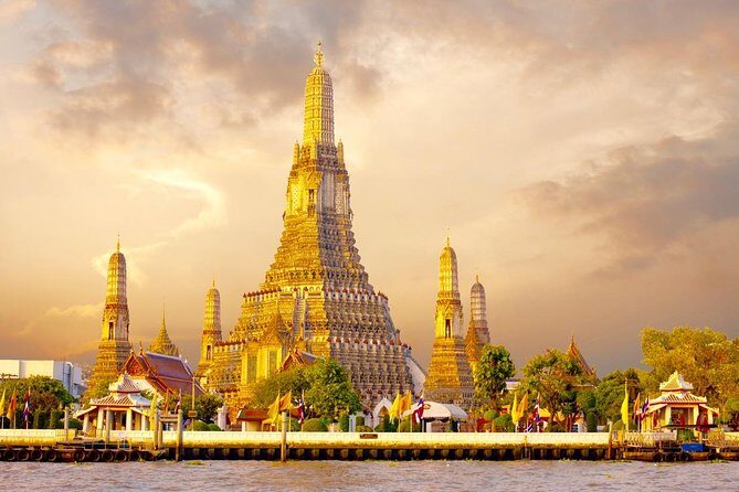 All Bangkok Landmarks Tour- GrandPalace WatTraimit WatPho WatArun - Starting with the Golden Buddha (Wat Traimit)