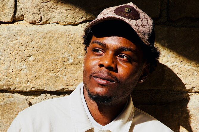 All in One! Tour, Photos and Guide in the Old Heart of Barcelona - About the Tour Provider