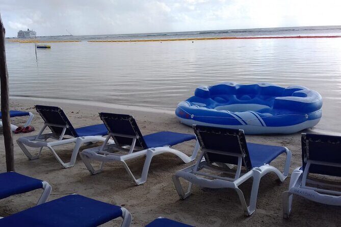 All-inclusive beach day in LOS ARRECIFES REST. / open bar - massage and lunch .. - The Bottom Line