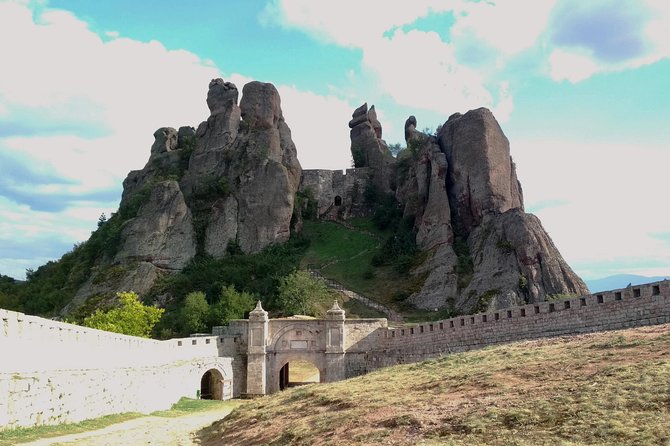 All inclusive Belogradchik fort and Venetsa cave day tour - FAQs