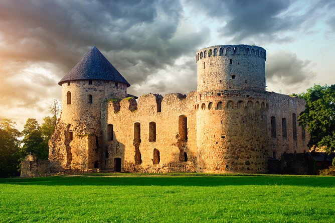 All Inclusive Honest History Tour - raii, Csis, Lgatne, Sigulda - Introduction