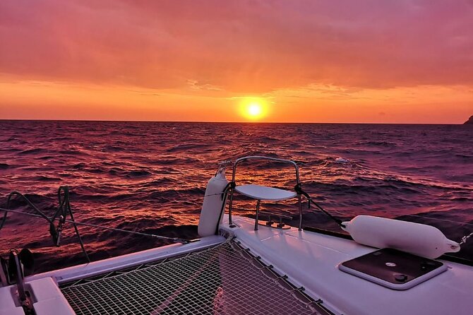 All-Inclusive: Santorini Luxury Sunset Cruise With Greek Meal - Crew and Guest Capacity