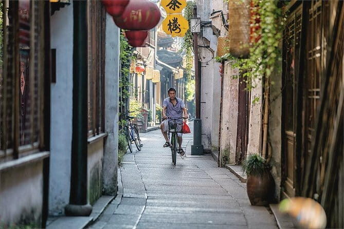 All-inclusive Shanghai City Highlights and Zhujiajiao Water Town Combo Day Tour - Is This Tour Right for You?
