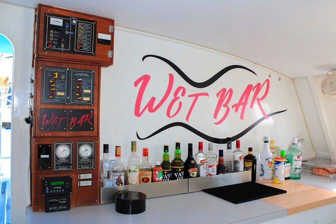 All Inclusive: snorkeling, boat tour, food and drinks! - The Boat and Comfort Level