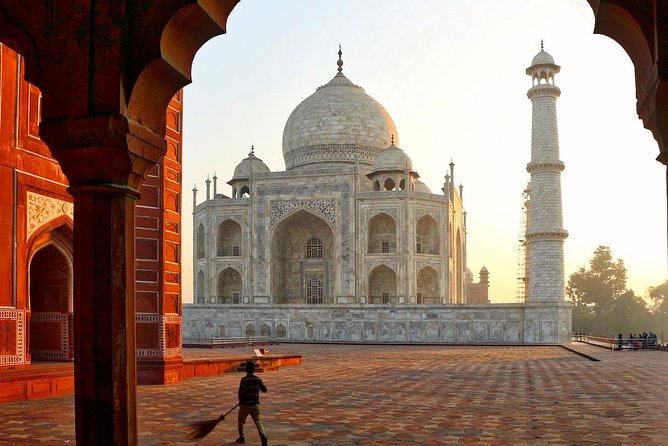 All inclusive Taj mahal 1 Day Tour from Delhi to Agra by Train - A Closer Look at the Experience