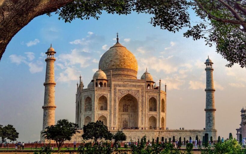 All Inclusive Taj Mahal Day Tour by Fastest Train From Delhi - Exploring Agra Fort: A Fortress of Red Sandstone