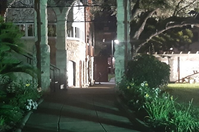 Als Ghost Tour : a Small Group Experience - Personalized Attention and Small Group Size