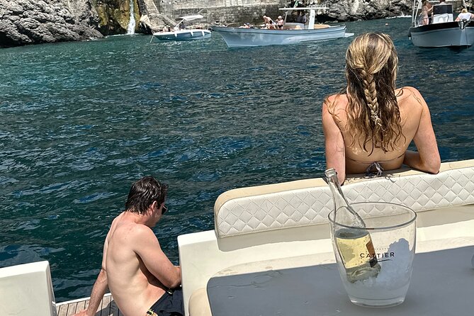 Amalfi Coast Boat Tour Small Group With Aperitif - Meeting and Pickup Convenience