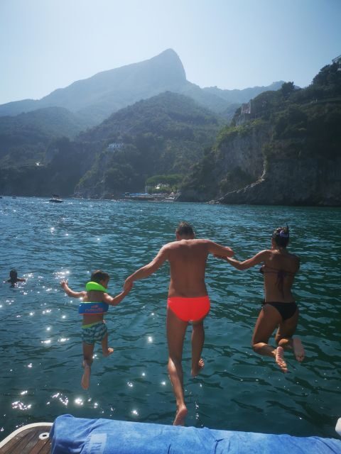 Amalfi Coast: Boat Tour with "Italian Aperitivo" - The Experience at a Glance