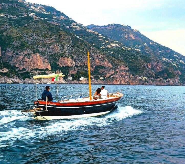 Amalfi Coast: boat trip of the Amalfi Coast - Exploring the Amalfi Coast by Boat: A Detailed Look