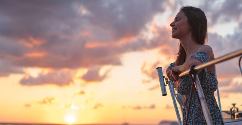 Amalfi Coast: Romantic Sunset Cruise with Music & Cocktails - Key Points