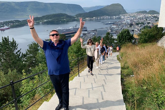 Amazing City Walk in Ålesund Review - Personalized Service and Small-Group Tours