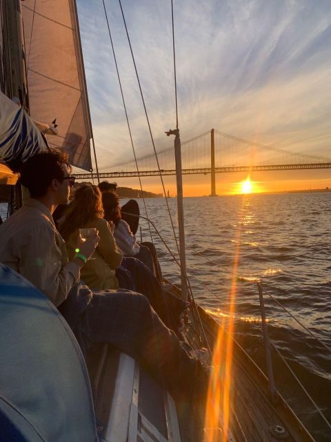 Amazing Lisbon Private Boat Tour with drinks - Detailed Breakdown of the Itinerary