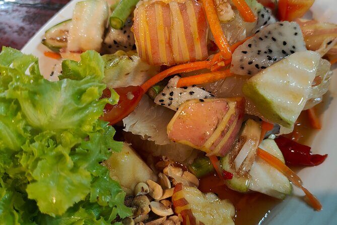 Amazing Sticky Waterfall with Local Expert Yummy Food and Fruits - Key Points