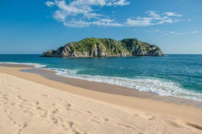 Amazing tour boat through wild nature in Huatulco Bays - Discover Huatulco’s Natural Beauty on a Small-Group Boat Tour