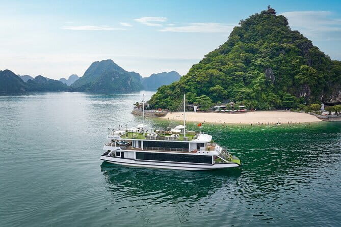 Ambassador Dinner Cruise with Live Music, Firework and Luxe - FAQ