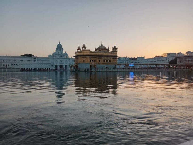 Amritsar: Golden Temple, Jallianwala Bagh, Wagah Border Tour - The Spectacle of Wagah Border