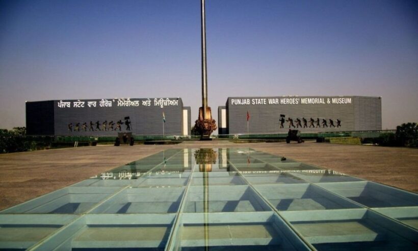 Amritsar: Small Group Sightseeing Tour with Wagah Border - Key Points