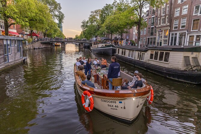 Amsterdam: 2-Hour Canal Cruise incl. Drinks & Dutch Snacks - Who Will Love This Tour?