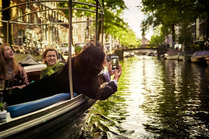 Amsterdam 90-Min Private Canal Cruise With Live Guide and Drinks - Key Points