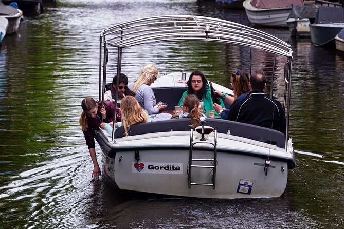 Amsterdam 90-Min Private Canal Cruise With Live Guide and Drinks - Knowledgeable and Entertaining Skippers