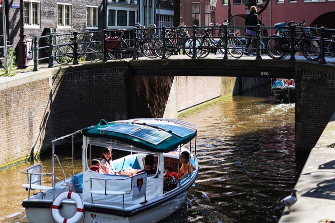 Amsterdam 90-Min Private Canal Cruise With Live Guide and Drinks - Accessibility and Travel Tips
