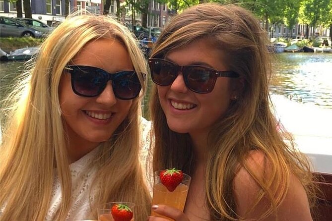 Amsterdam 90-Min Private Canal Cruise With Live Guide and Drinks - Customer Feedback and Ratings