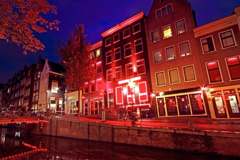 Amsterdam: After Dark Red Light District Tour - An In-Depth Look at the Experience
