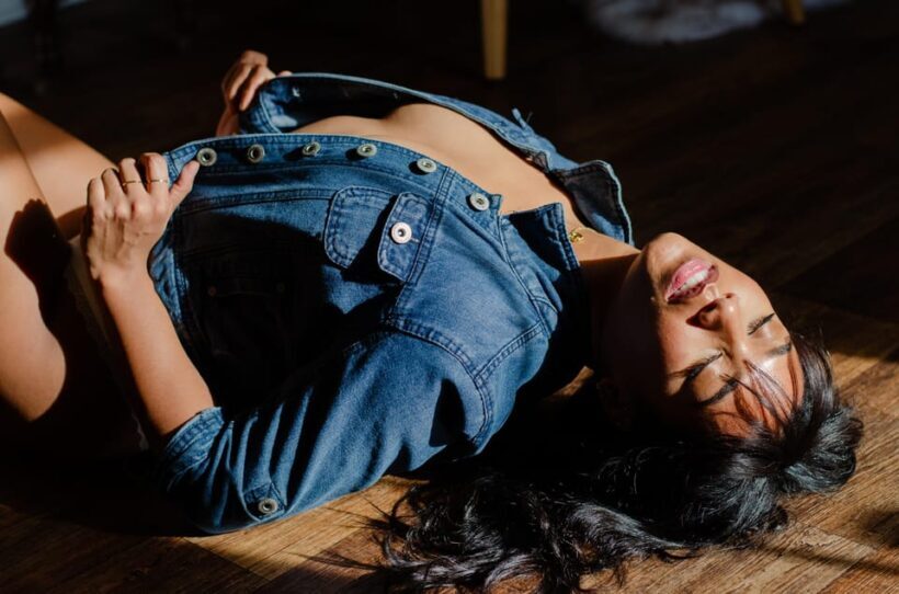 Amsterdam Boudoir Photoshoot - Getting a Feel for the Experience