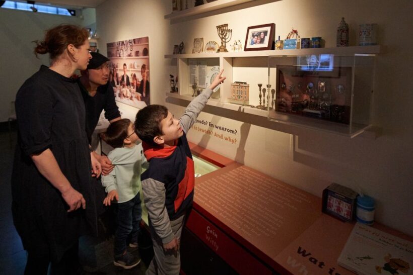 Amsterdam: Canal Cruise and Jewish Cultural Quarter Tickets - Transition to the Jewish Cultural Quarter