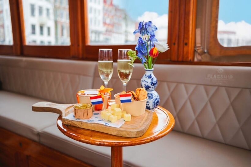 Amsterdam: Canal Cruise with Bubbles & Bites - Exploring the Itinerary and What You’ll Experience