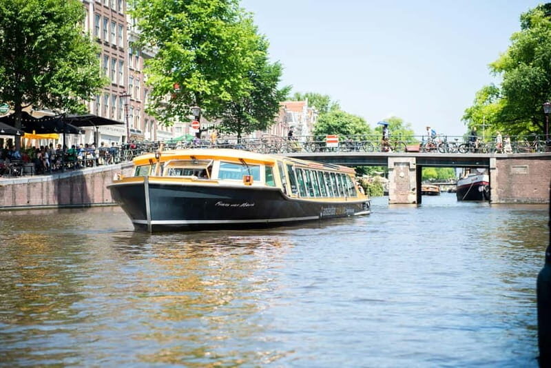 Amsterdam canal cruise with culinary burger or cheese & wine - A Practical and Enjoyable Way to See Amsterdam’s Canals