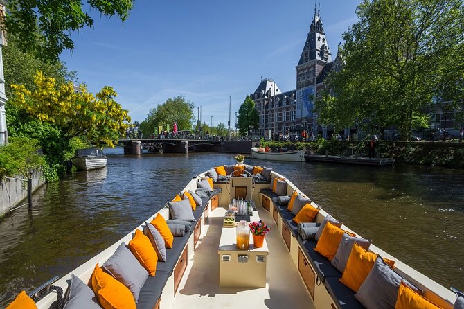 Amsterdam Canal Cruise With German Guide and Unlimited Drinks - Enjoying the Unlimited Drinks