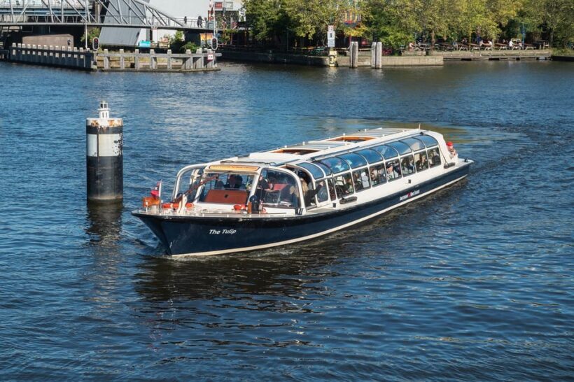 Amsterdam: Canal Cruise with Live Commentary & Audio Guide - Key Points