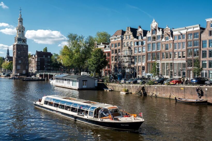 Amsterdam: Canal Cruise with Live Commentary & Audio Guide - A Deep Dive into the Experience