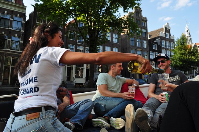 Amsterdam Canal Cruise With Live Guide and Unlimited Drinks - What to Expect During the One-Hour Cruise