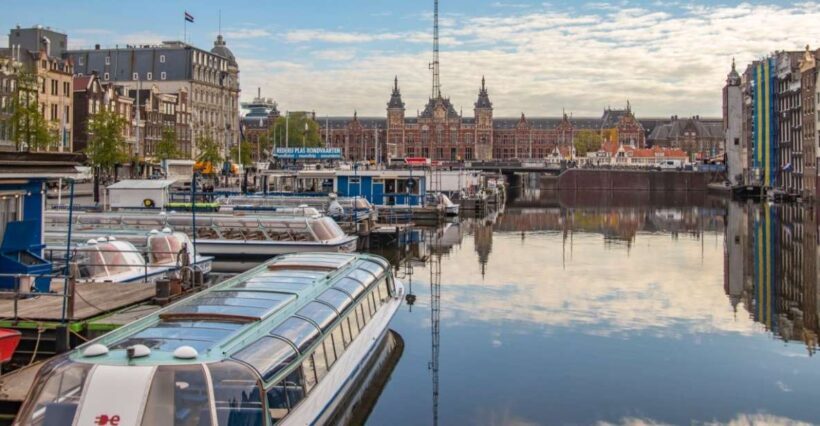 Amsterdam: Capture the most Photogenic Spots with a Local - Exploring Amsterdam’s Photogenic Highlights in 90 Minutes
