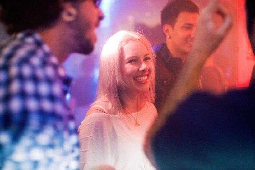 Amsterdam: City Center Bar Crawl and Nightlife Experience - What the Reviews Say