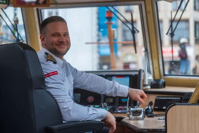 Amsterdam: City Centre Canal Cruise & Free Flower Cocktail - Key Points