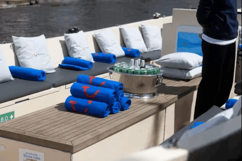 Amsterdam: City Highlights Small Boat Canal Cruise with host - FAQs