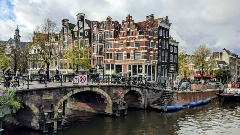 Amsterdam: City walking experience with a local - Key Points