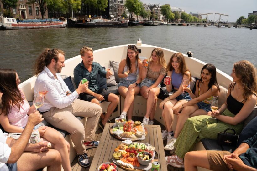 Amsterdam: Cozy Evening Canal Cruise With Open Bar Option - Authenticities and Reviews