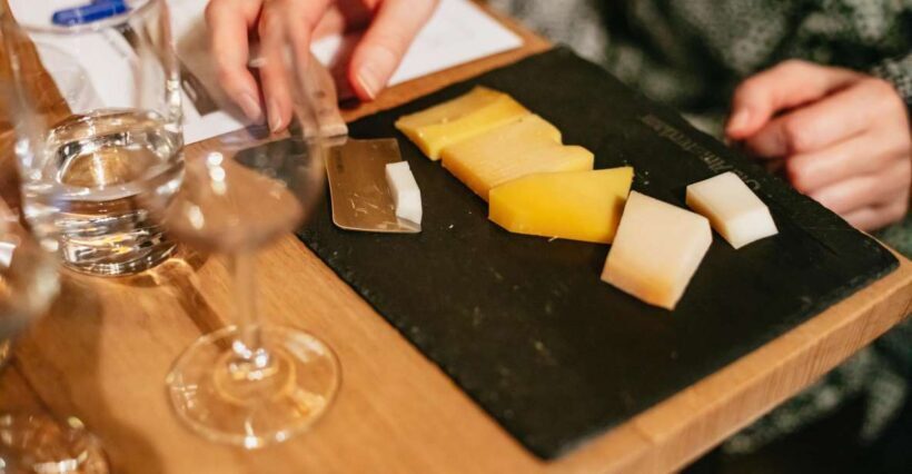 Amsterdam: Dutch Cheese Tasting Experience with Wine - Experience the Charm of Dutch Cheese in Amsterdam: A Tasting Tour Worth Trying