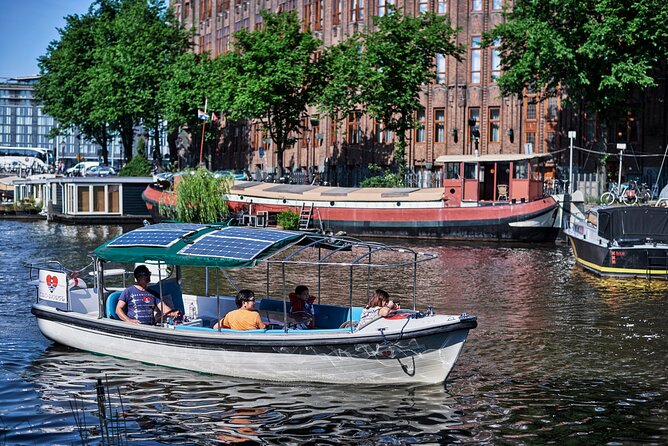 Amsterdam Essence in German: 90-Minute Waterway Trip - Meeting and End Point Details