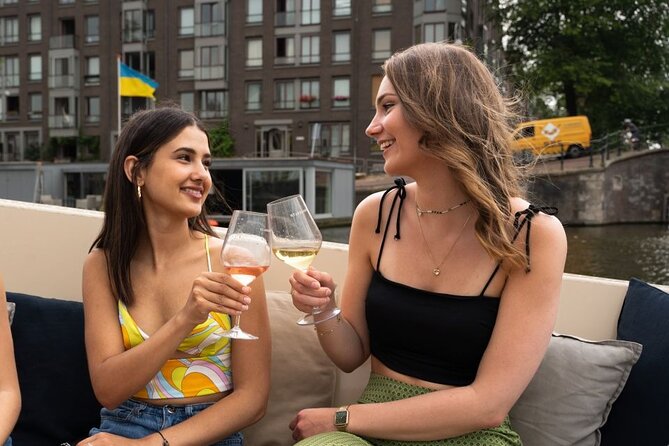 Amsterdam: Evening City Centre Canal Cruise With Unlimited Drinks - Exploring Amsterdam by Canal