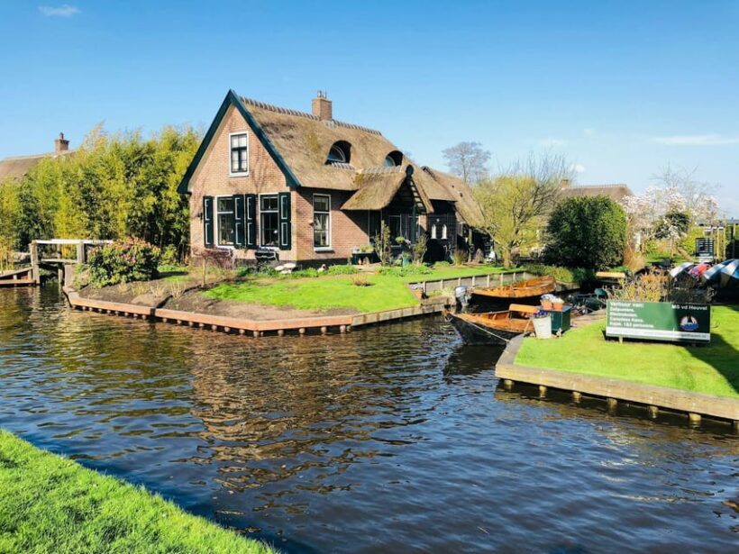 Amsterdam: Explore Giethoorn in a Private Tour with Driver - An Introduction to the Experience