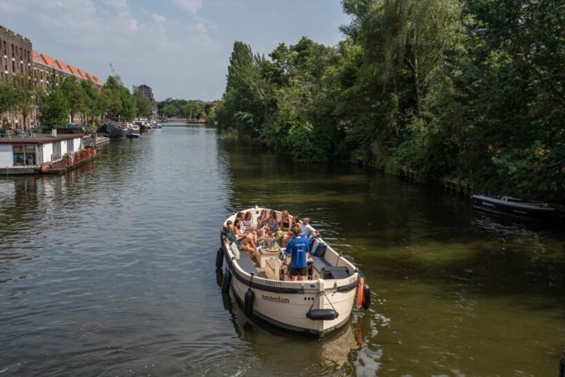 Amsterdam: German Guided Canal Cruise with on Board Bar - FAQ