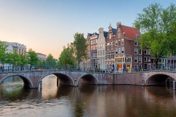 Amsterdam Haunted History and Ghost Walking Tour - Exploring Amsterdams Dark History